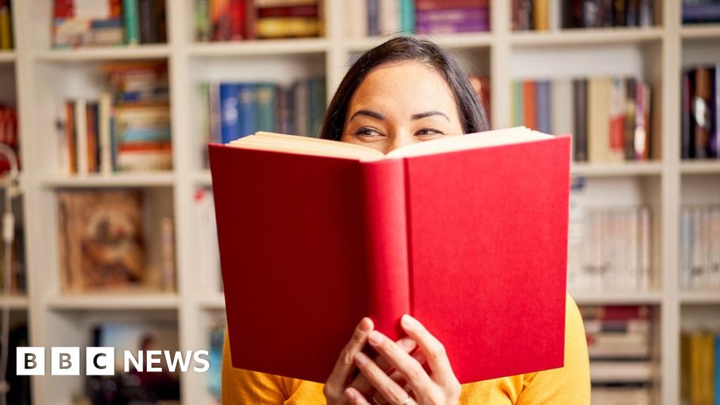 Overdue book fines scrapped at North Tyneside libraries - BBC News