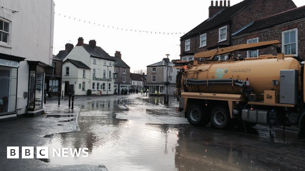 Pocklington £3m flood defence scheme consultation starts - BBC News