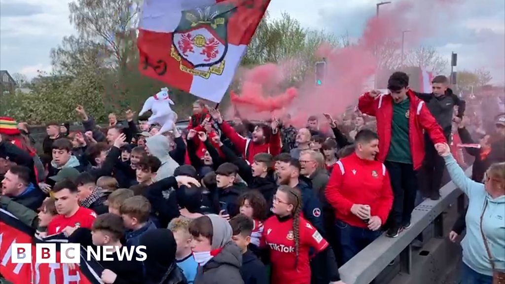 Wrexham: Singing fans confident of promotion party - BBC News