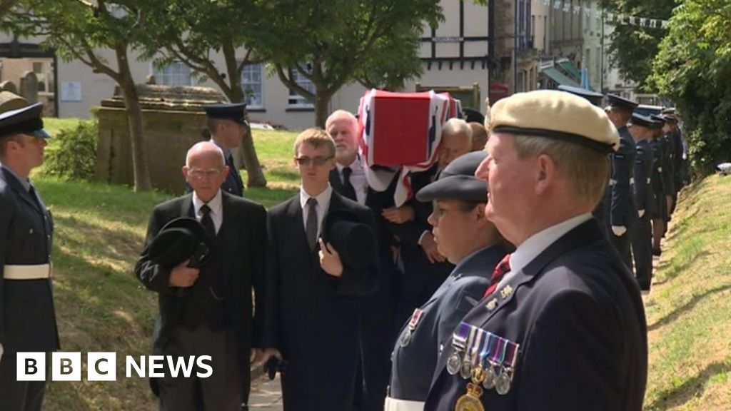 Funeral for no-relatives RAF veteran Raymond Burrows - BBC News