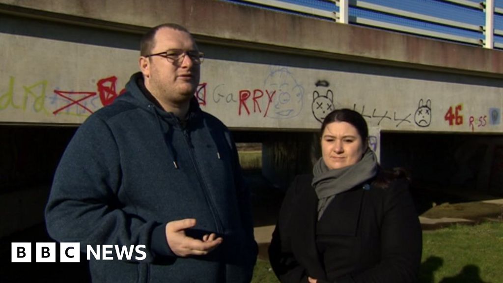 Ashford estate residents complain of billing issues - BBC News
