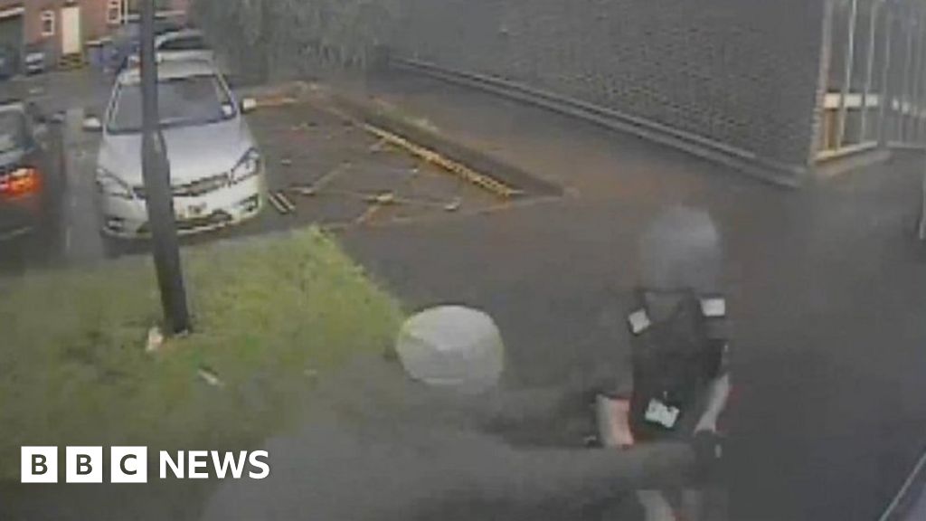 Video shows cash delivery robbery in Southampton