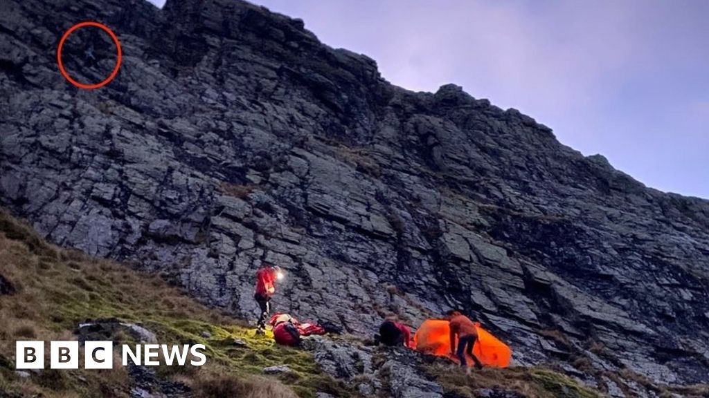 Lake District rescue: Second-date couple in mountain fall - BBC News