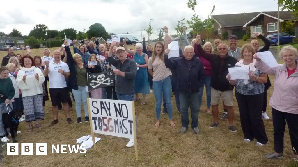 Havant residents outraged over plans for 5G phone mast - BBC News