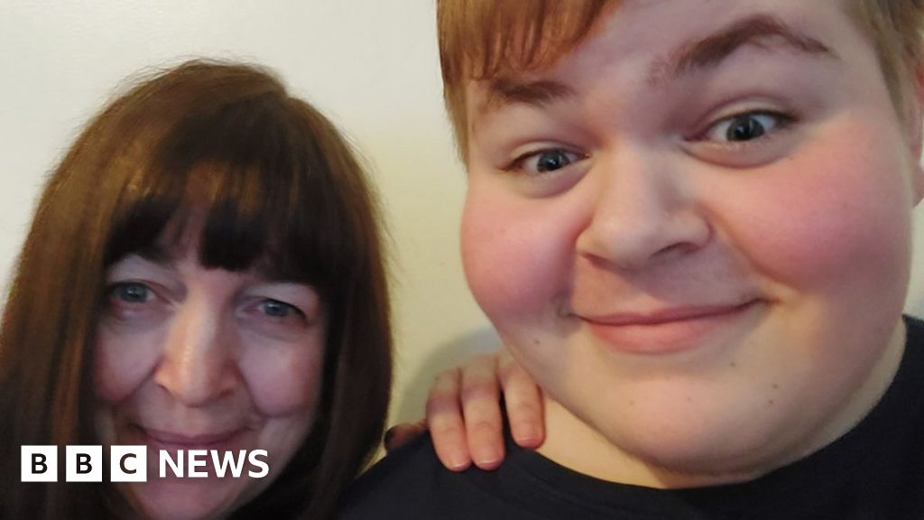 Hull teen with rare heart defect defies odds to thrive - BBC News