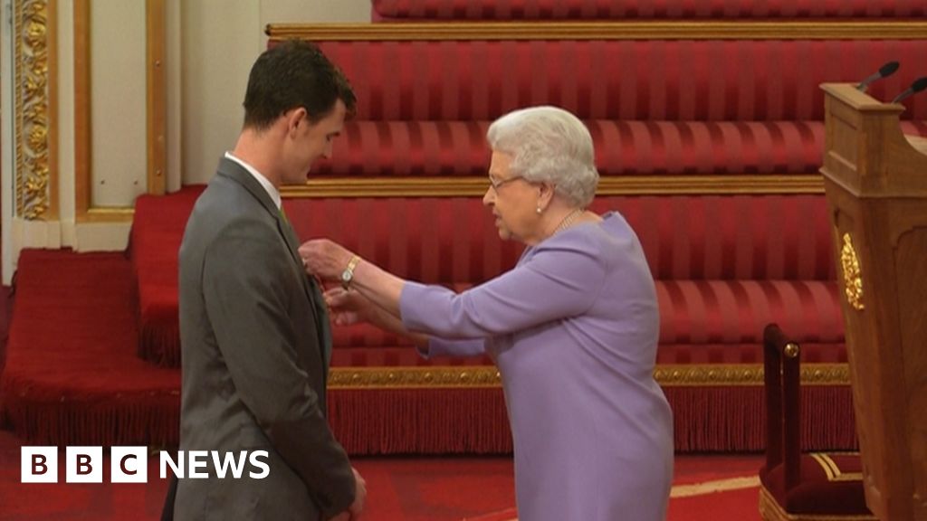 Jamie Murray awarded OBE by the Queen - BBC News