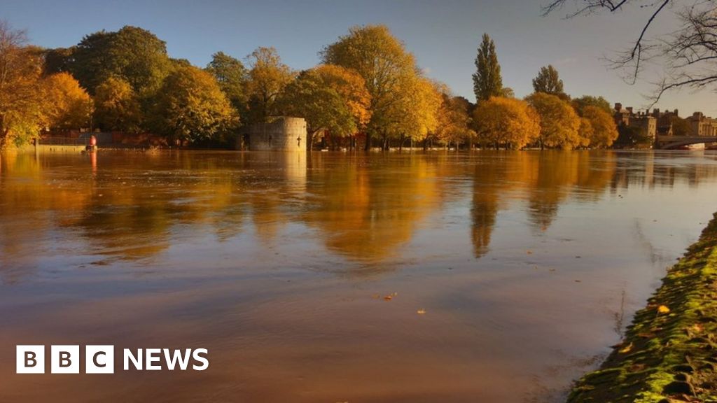 Flood warnings across North Yorkshire following heavy rain - BBC News