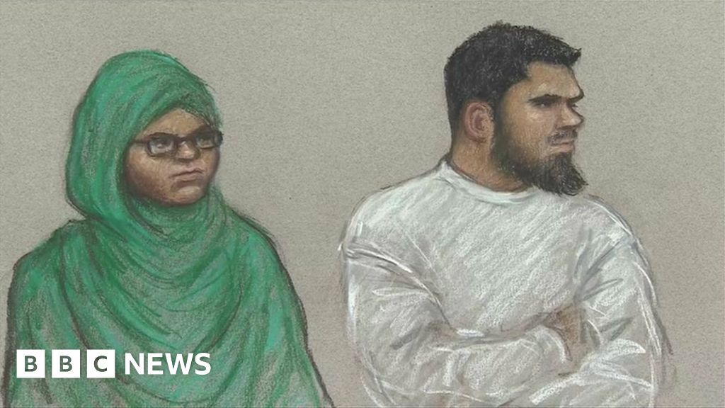 Terrorism bid suspects appear in court - BBC News
