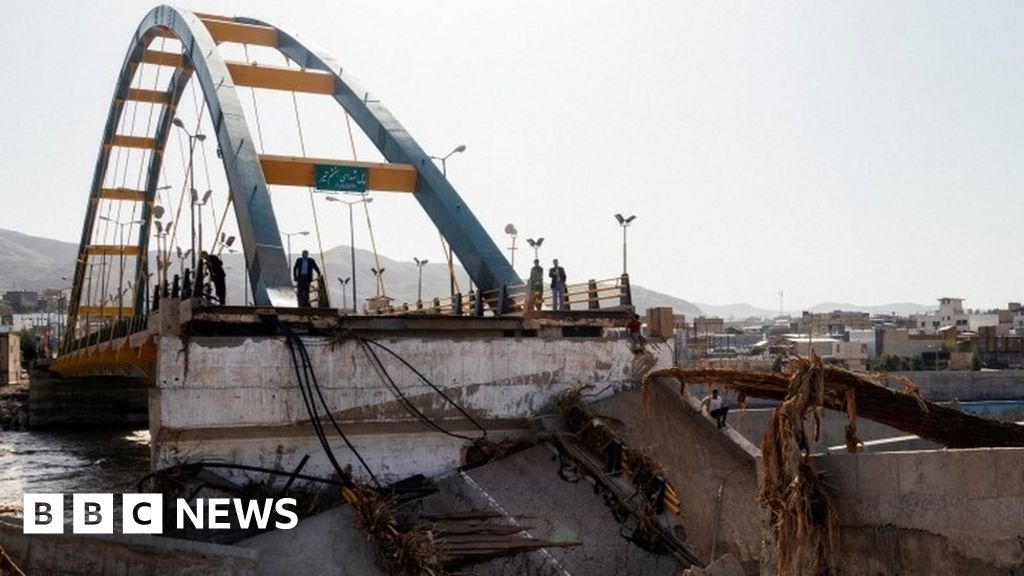 Iran floods: Fresh evacuations with more rain forecast - BBC News