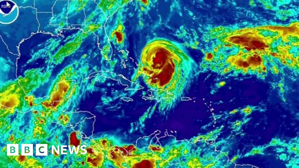 US states preparesas Hurricane Joaquin strengthens - BBC News
