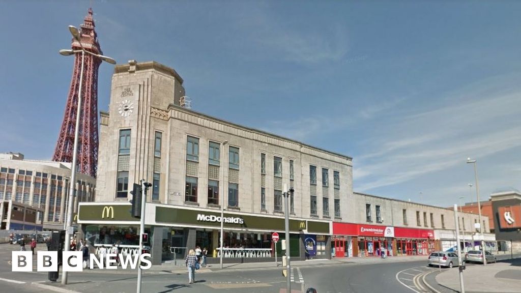 Blackpool hotel roof fall: Boy, 13, seriously injured - BBC News