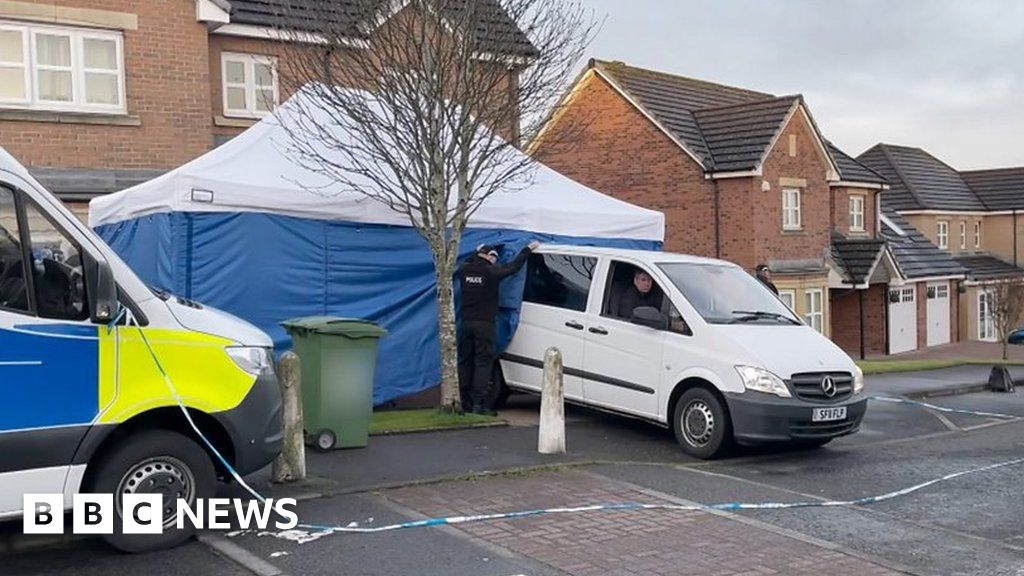 Van enters tent outside Murrell and Sturgeon home - BBC News