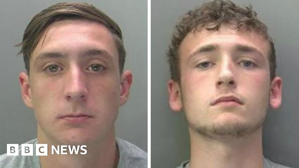 Man lost eye in 'unprovoked' Huntingdon pub attack - BBC News