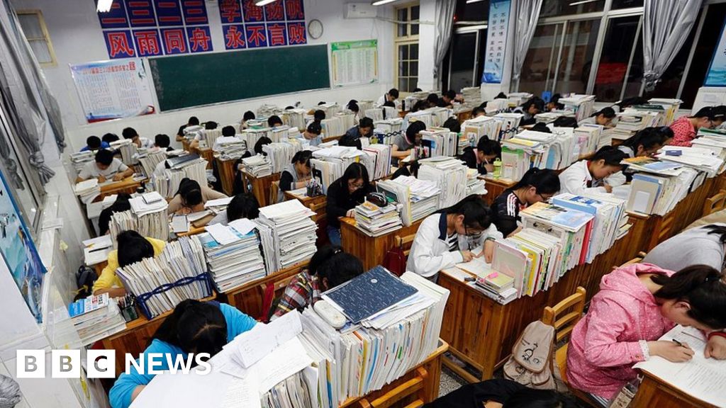 Chinese school sets up 'marks bank' to reduce stress - BBC News