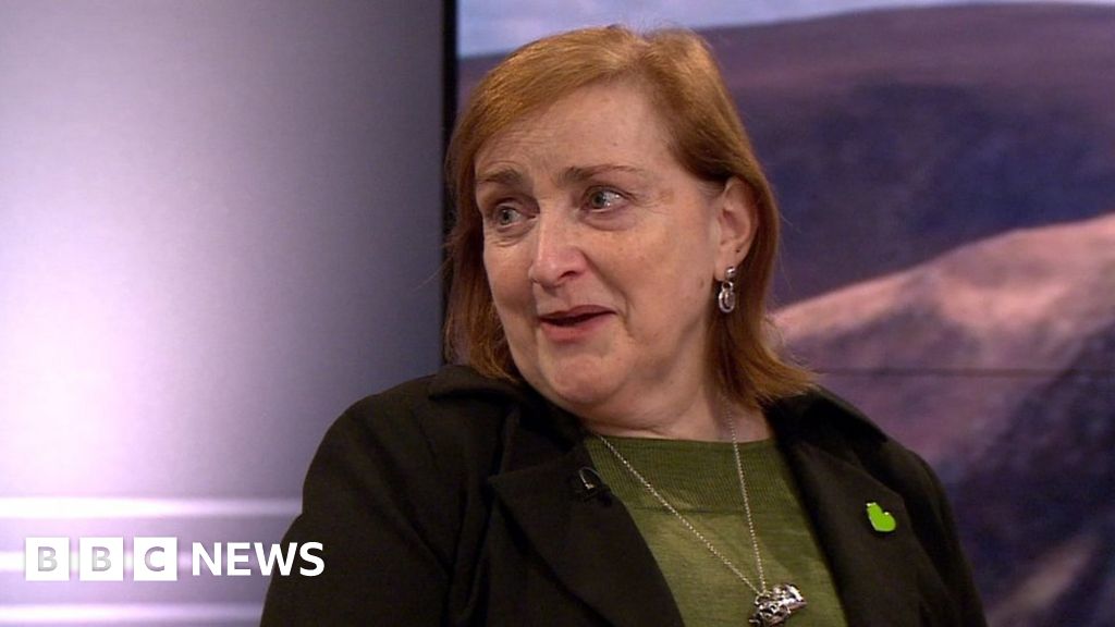Ousted Labour MP Emma Dent Coad reveals breast cancer diagnosis - BBC News