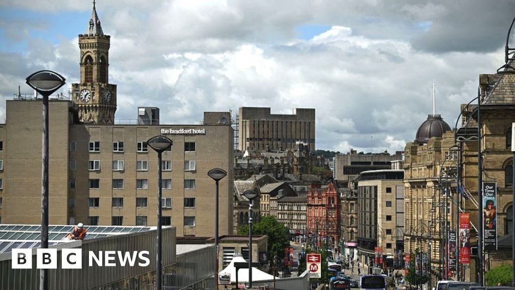 Bradford council leader welcomes £220m government lifeline - BBC News