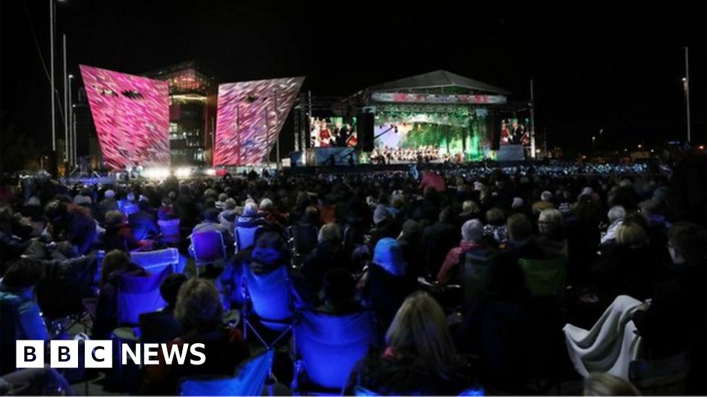 BBC Proms in the Park: Thousands attend Belfast concert - BBC News