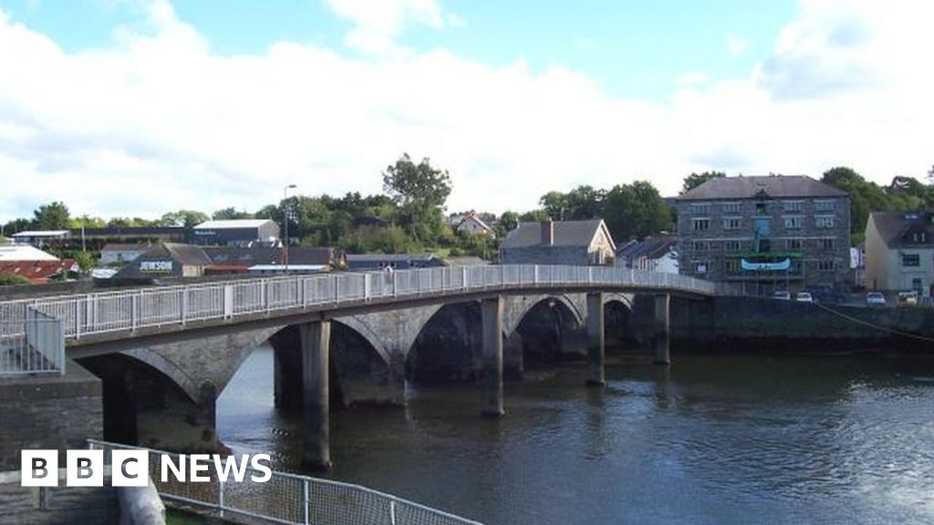 Cardigan River Teifi search for person in water suspended - BBC News