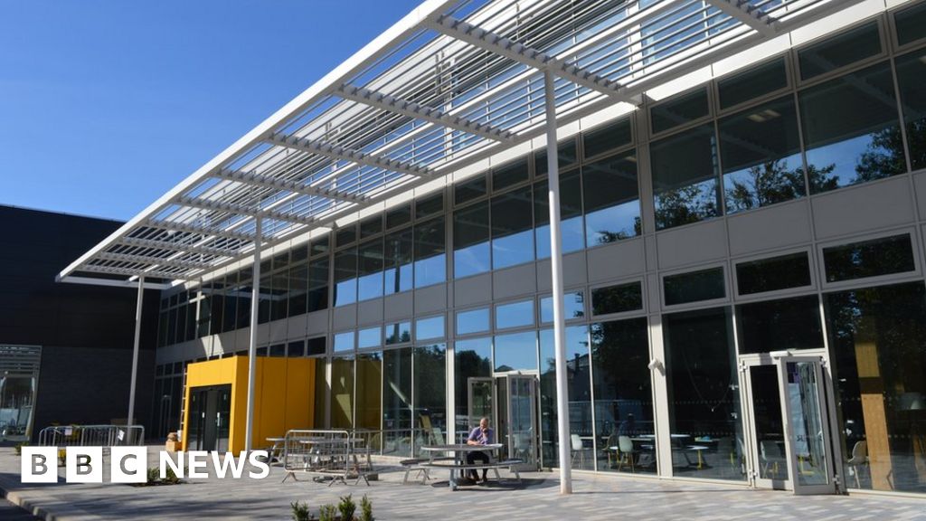 University of Nottingham sports centre oak tree row cost '£1m' - BBC News