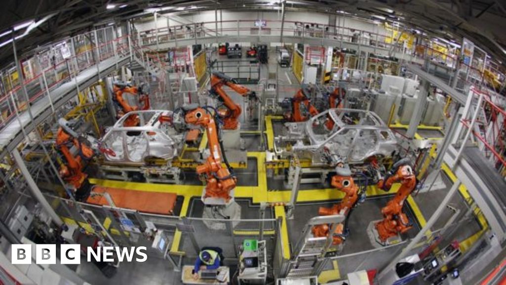 Jaguar Land Rover employee dies at Solihull factory - BBC News