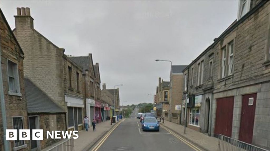 Man rescued after fall from roof in Broxburn - BBC News