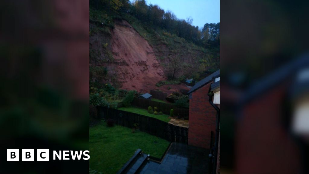 Mansfield homes evacuated after mudslide in old quarry - BBC News