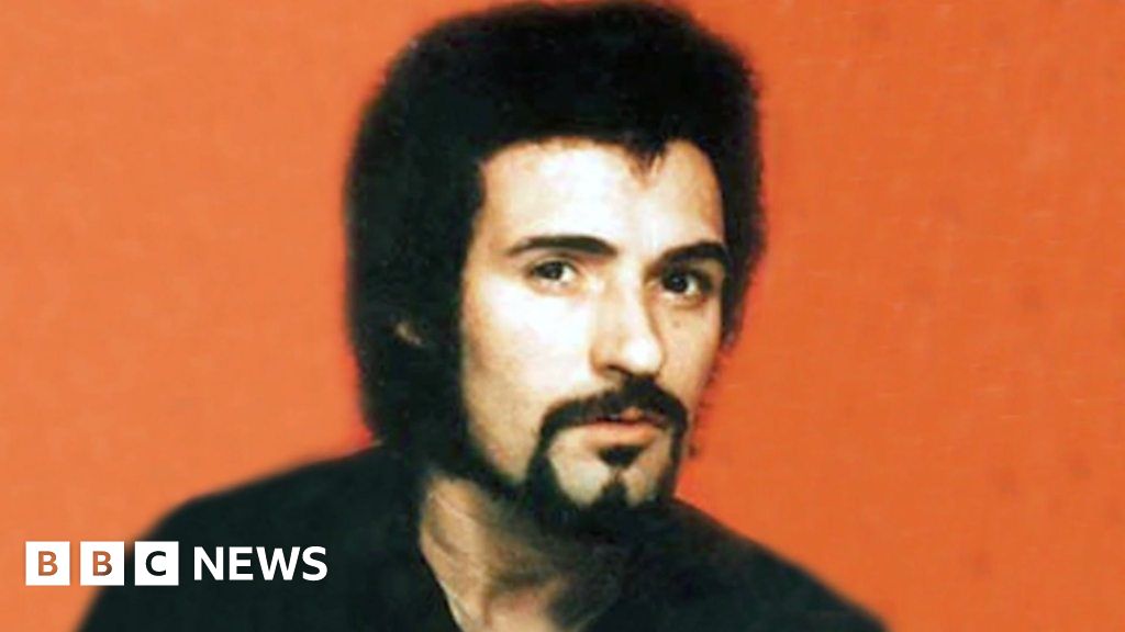 Treating Yorkshire Ripper Peter Sutcliffe back in prison - BBC News