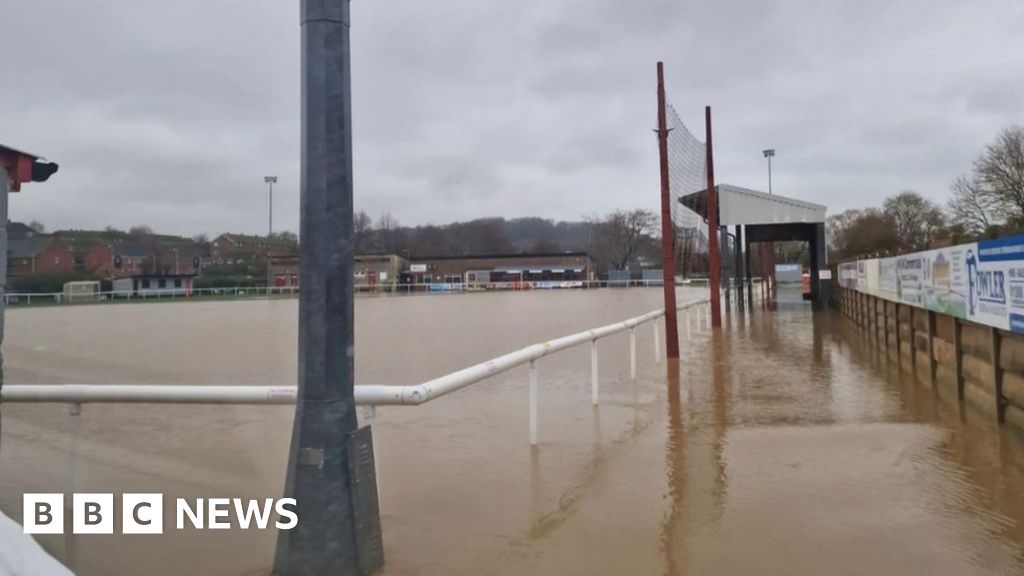 Dorset flood warnings as heavy rain forecast - BBC News