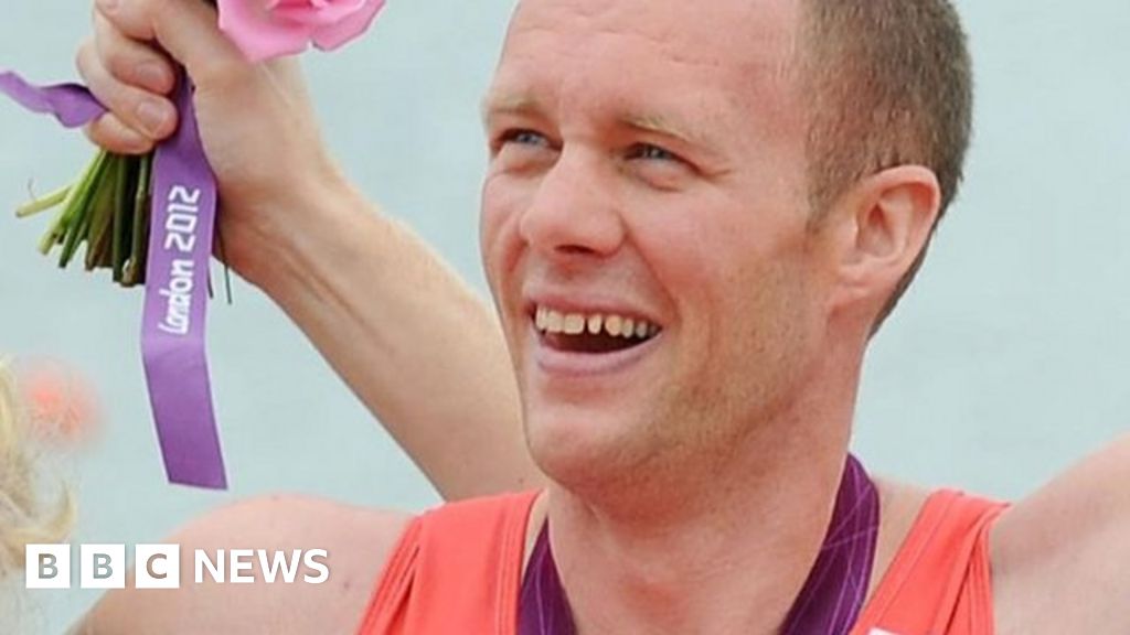 Paralympian David Smith: A letter to my younger self - BBC News