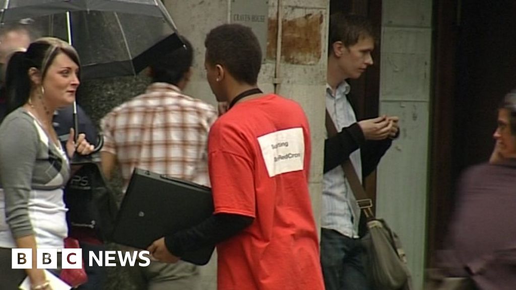 Birmingham 'chuggers' to be cut by 70% in trial - BBC News