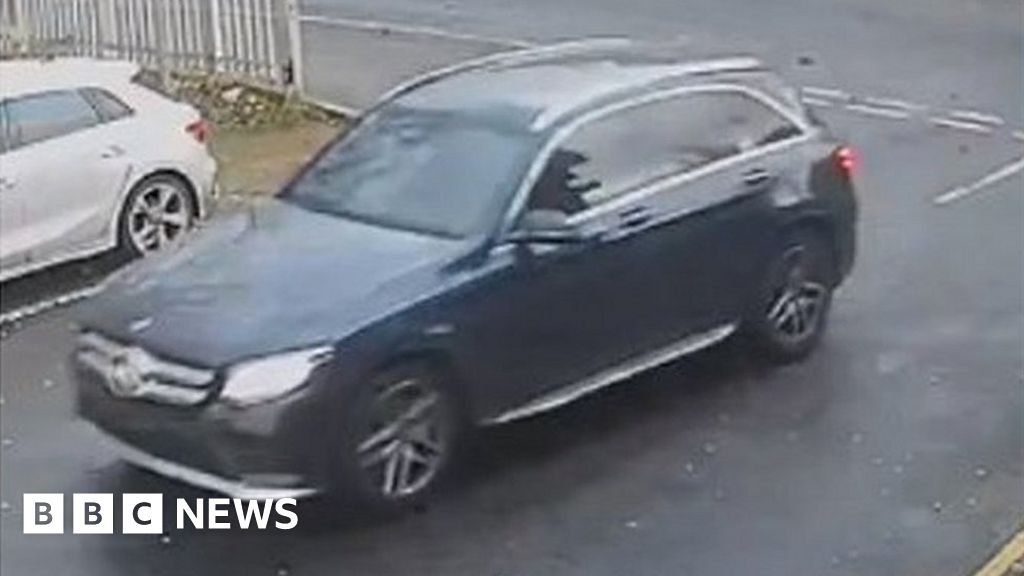 Manchester shooting: Car where shots fired from caught on CCTV - BBC News