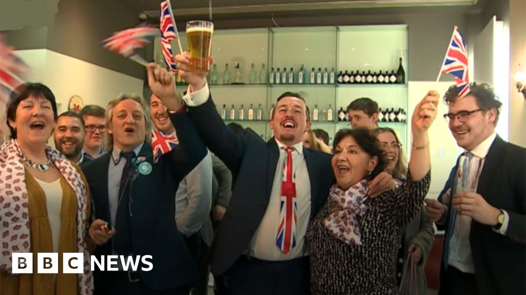 Brexit: How people marked the moment in Wales - BBC News
