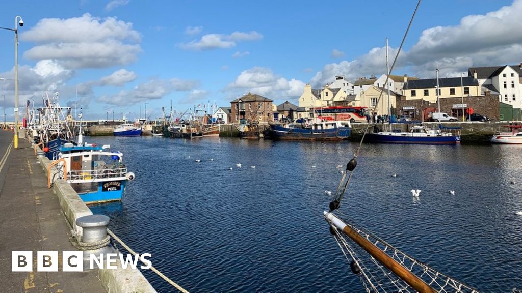 Isle of Man increases harbour fees to 'discourage boat neglect' - BBC News