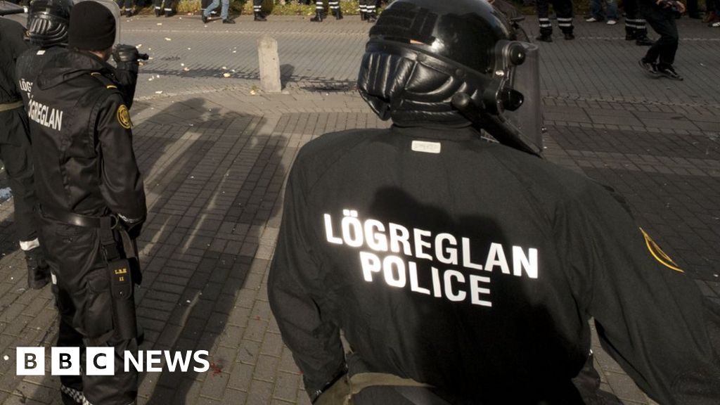 Iceland: Police call in sick in suspected strike - BBC News