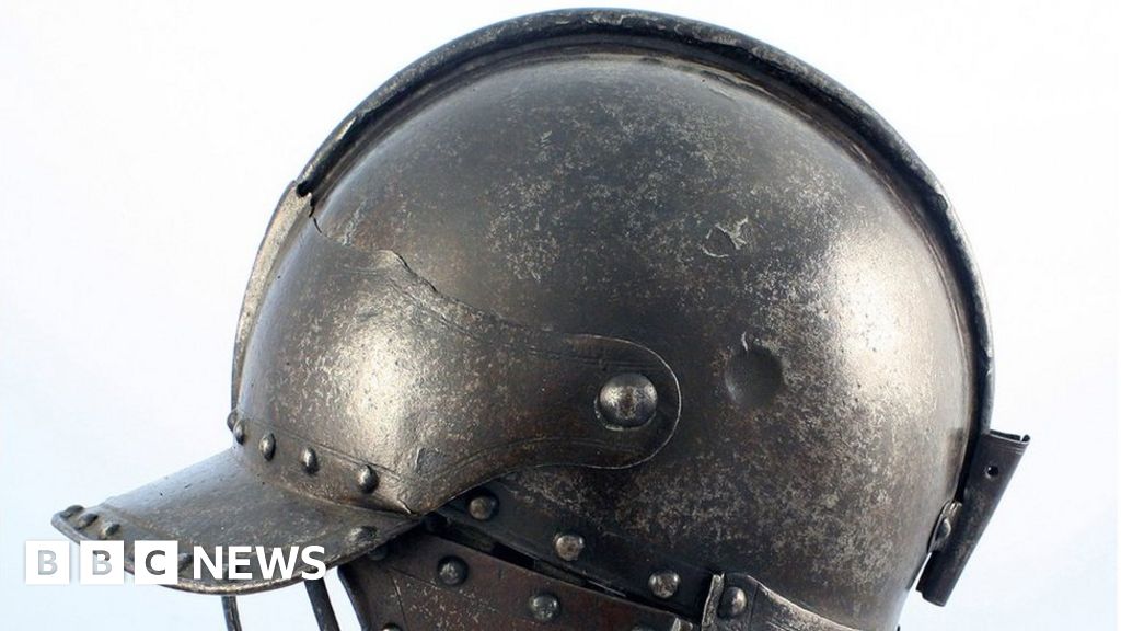 English Civil War armour displayed for first time in Newark - BBC News