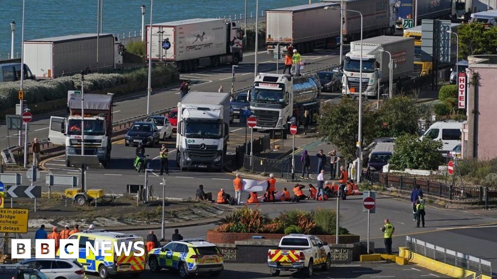 Insulate Britain protests: Police charge 74 activists