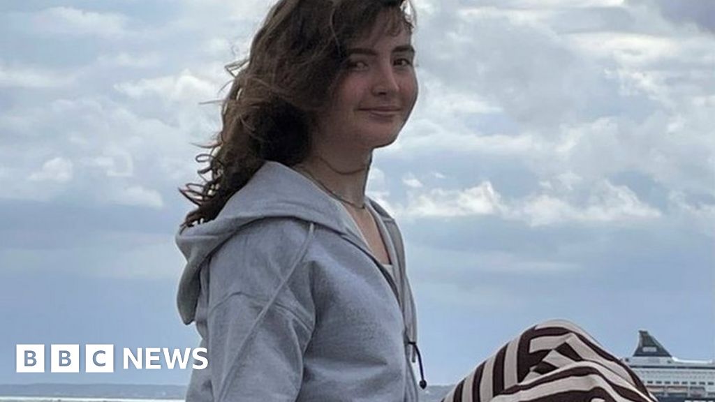 Girton family tribute to cyclist, 14, who died in crash - BBC News