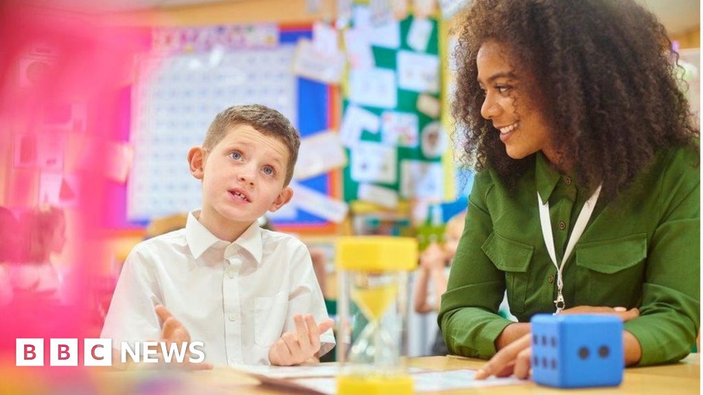 Kent grammar schools: Odds 'loaded against poor pupils' - BBC News