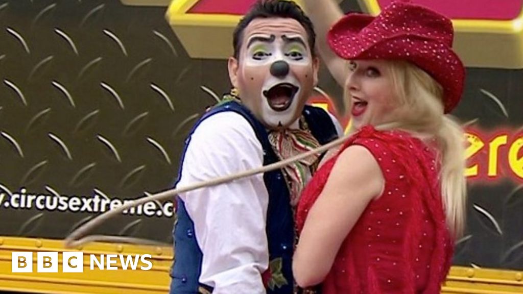 Circus performers feel 'ignored' as lockdown eases - BBC News