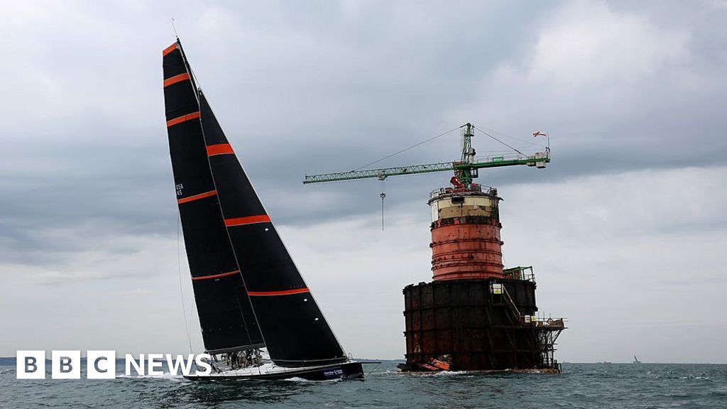 The story of the Solent's Nab Tower lighthouse - BBC News