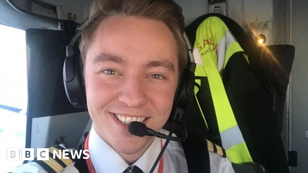 The young airline pilot who juggles with fire - BBC News