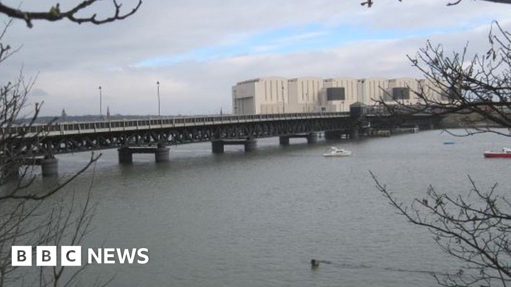 Walney Island: Second bridge plea for links to Barrow - BBC News