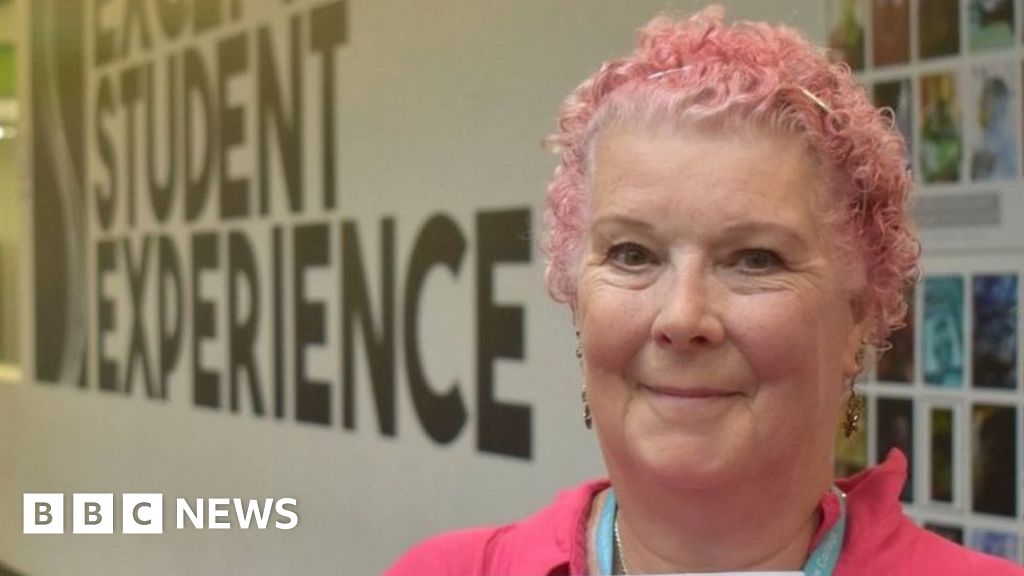 Nacton great-grandmother gets grade 8 in GCSE English - BBC News