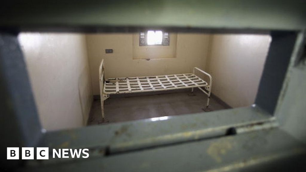 'Prisoner's skull fractured by guard with riot shield' - BBC News