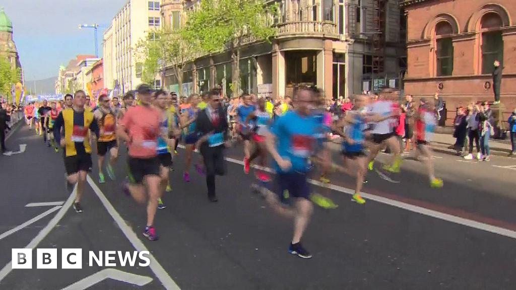 Belfast Marathon kicks off at City Hall - BBC News