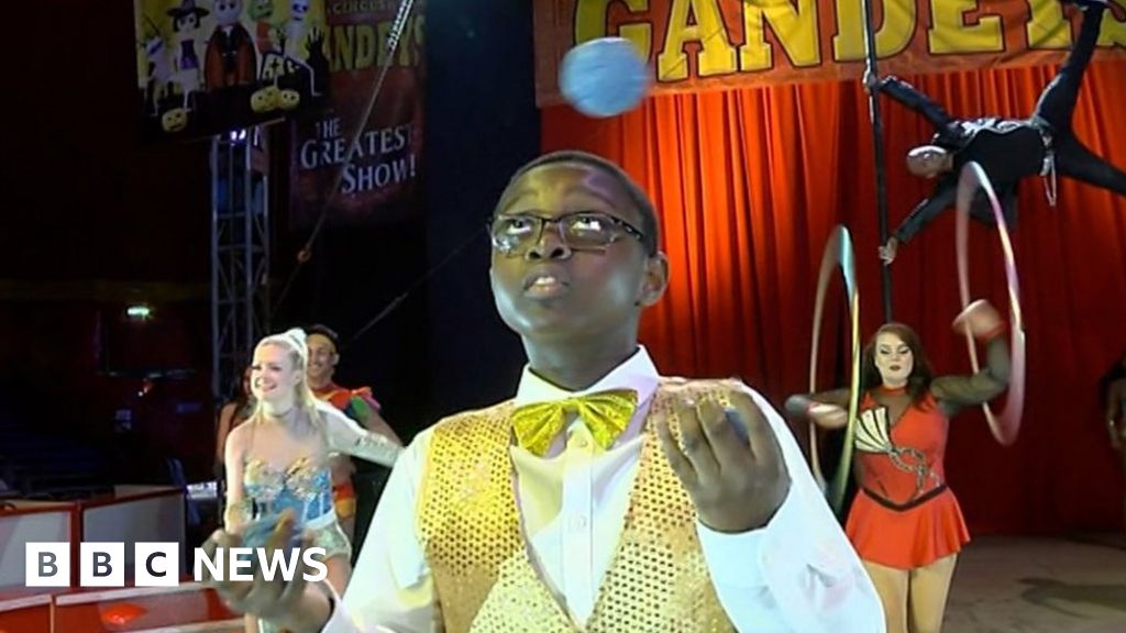 YouTube-taught juggler, 11, gets dream job in circus - BBC News