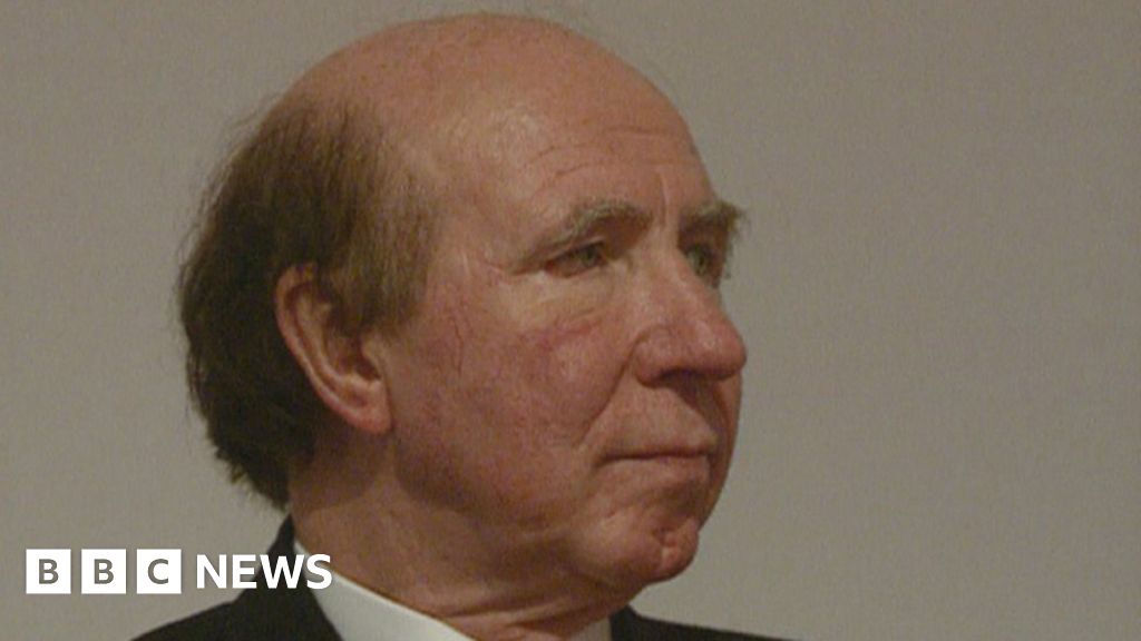 Former Glasgow lord provost Pat Lally dies aged 92 - BBC News