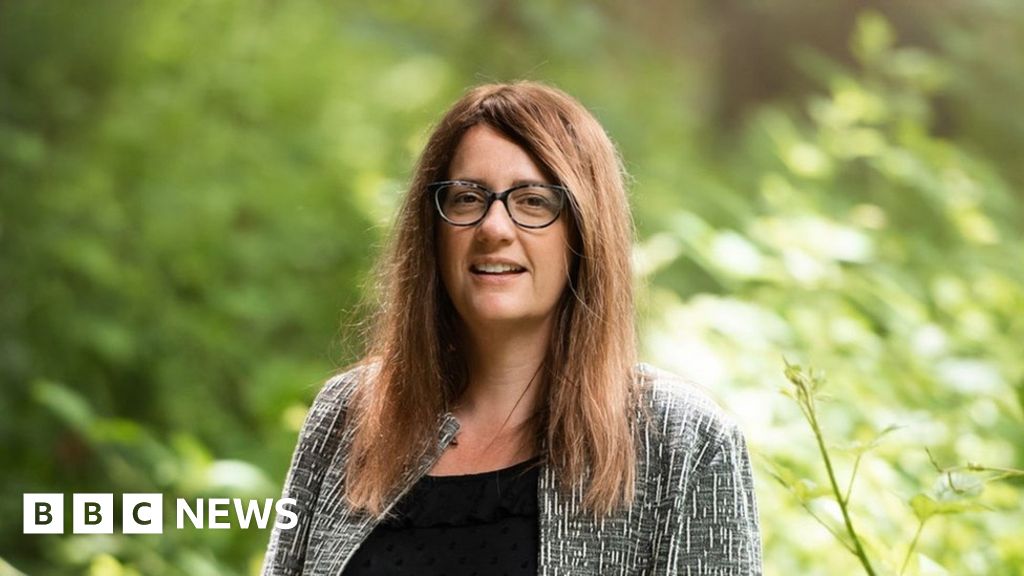 Durrell Wildlife Conservation Trust CEO resigns - BBC News