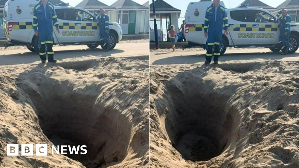 Warning after giant hole discovered on Mablethorpe beach - BBC News
