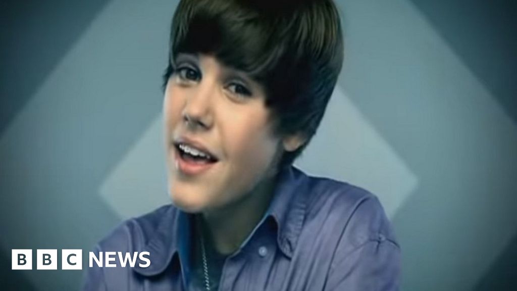 Bieber fans help YouTube Rewind become 'most disliked' - BBC News